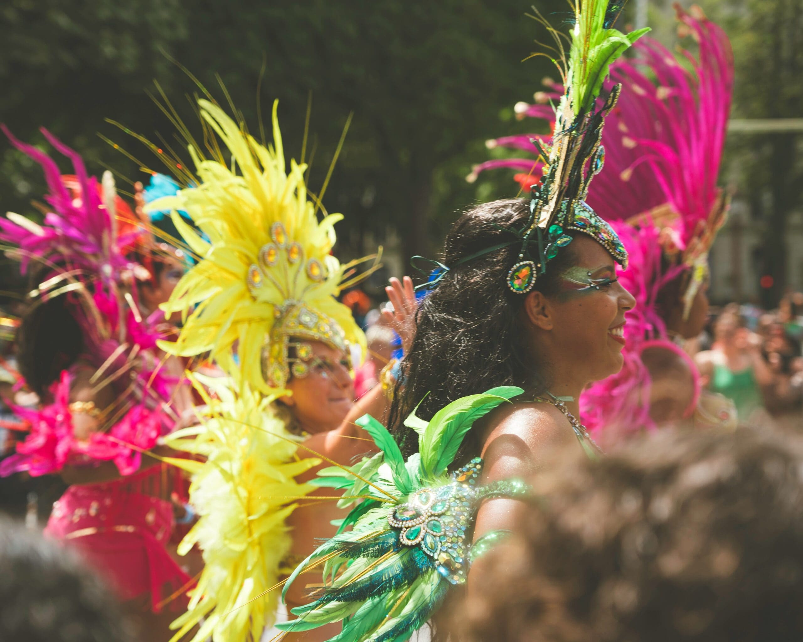 Kölner Karneval 2026: Weiberfastnacht & Rosenmontag erleben | art'otel